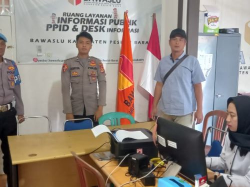 Polres Pesisir Barat Amankan Kantor Bawaslu dalam Rangka Operasi Mantap Praja Krakatau 2024 ...